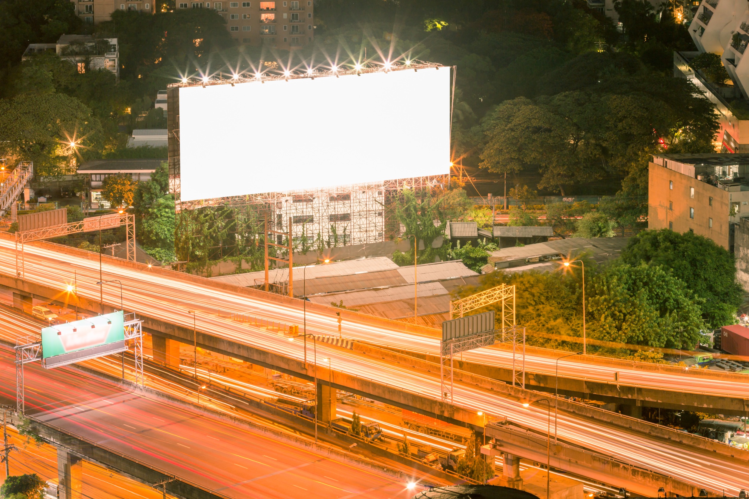 Hollywood Billboards: How Marvel Uses Outdoor Advertising - Effortless ...